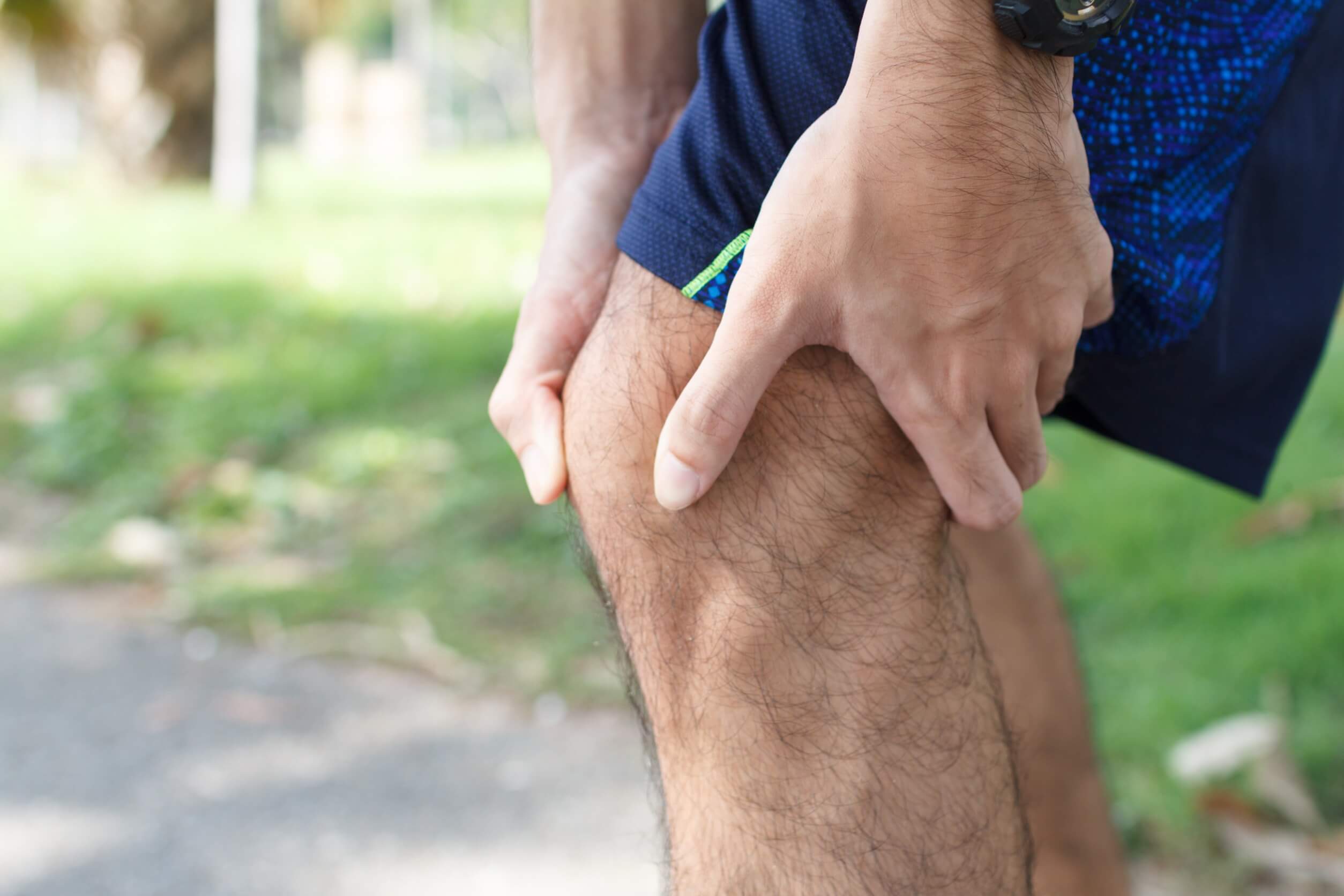 12 causas del dolor detrás de la rodilla - Mejor con Salud