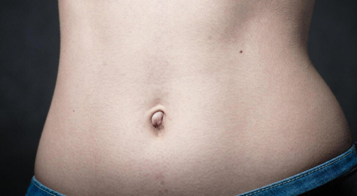 7 tipos de ombligos más comunes y de qué depende su forma